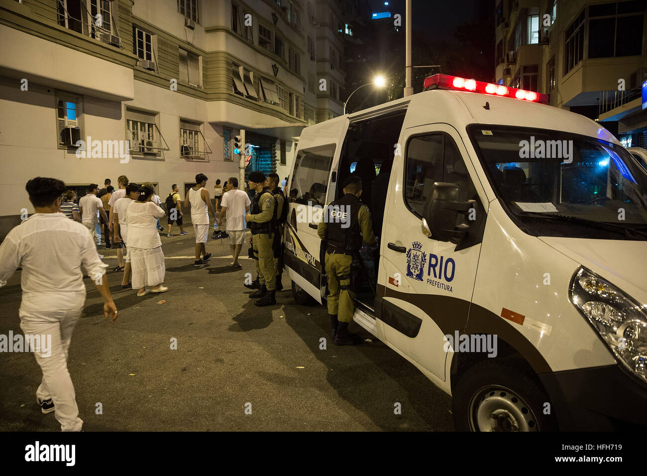 Security personnel on duty hi-res stock photography and images - Alamy