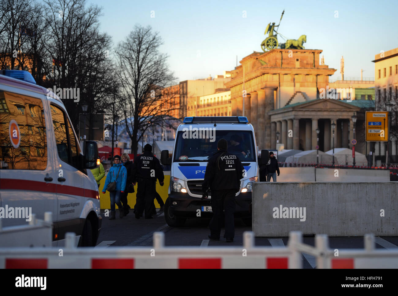 Berlin, Germany. 31st Dec, 2016. Police officers and security forces ...