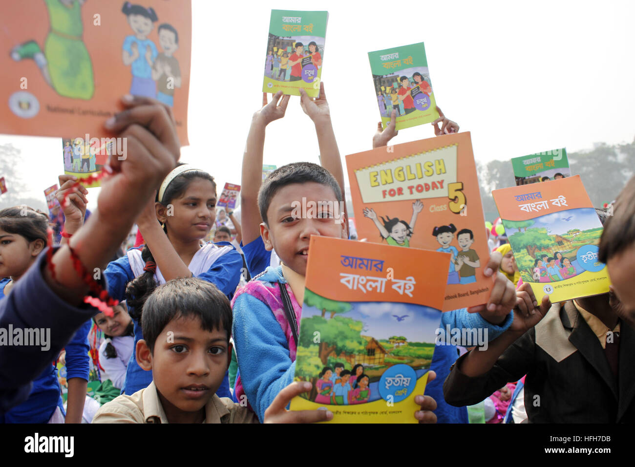 Dhaka, Bangladesh. 1st Jan, 2017. Bangladeshi students rise up new ...