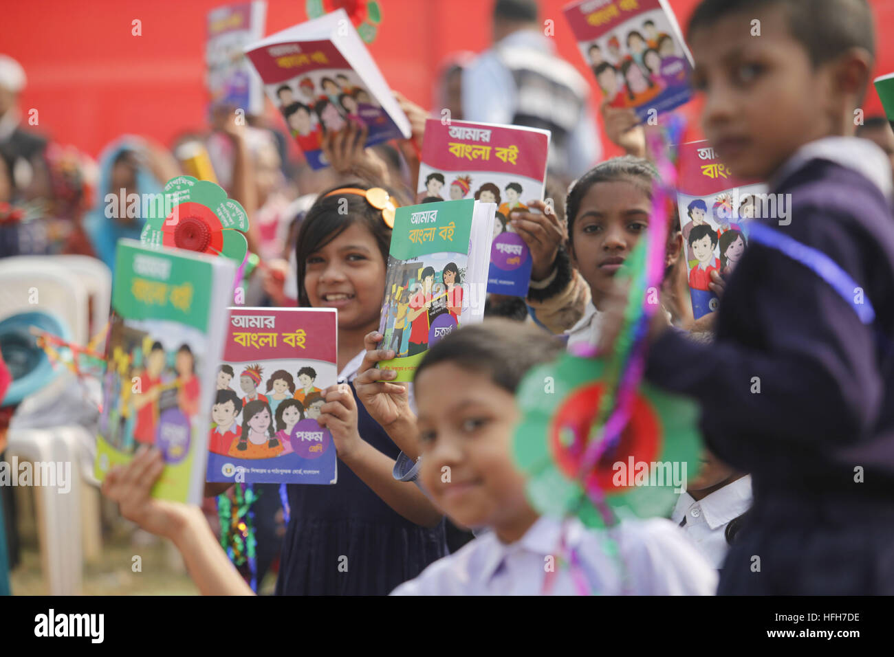 Dhaka, Bangladesh. 1st Jan, 2017. Bangladeshi students rise up new ...