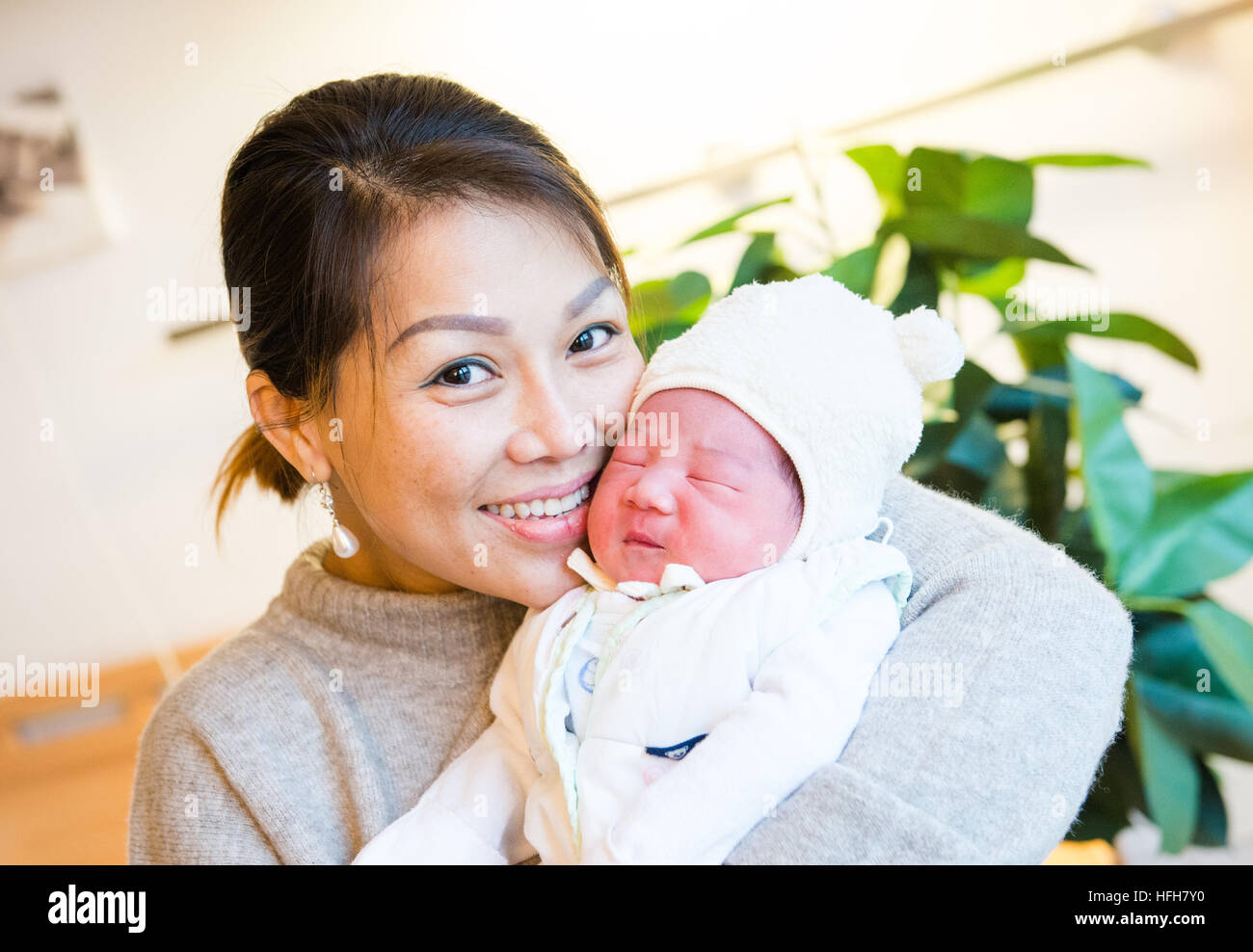 Hamburg, Germany. 01st Jan, 2017. The mother Marilyn Nau-Nguyen holds ...