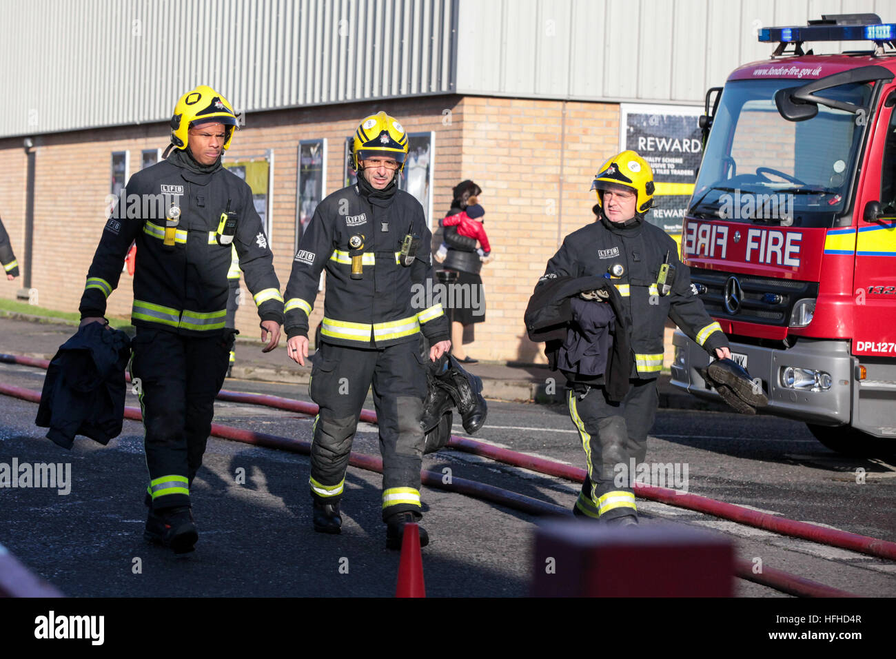 London warehouse fire hi-res stock photography and images - Alamy