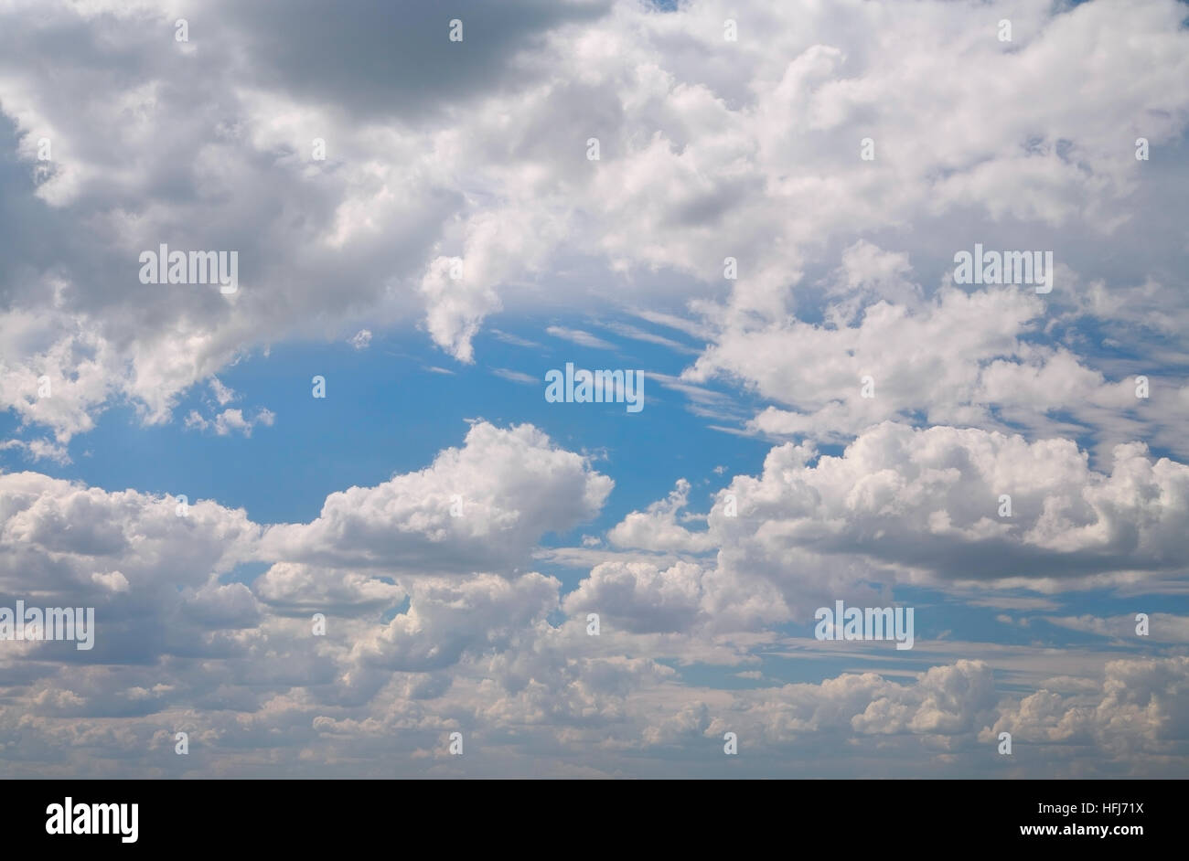Cloudy sky on a overcast day Stock Photo - Alamy