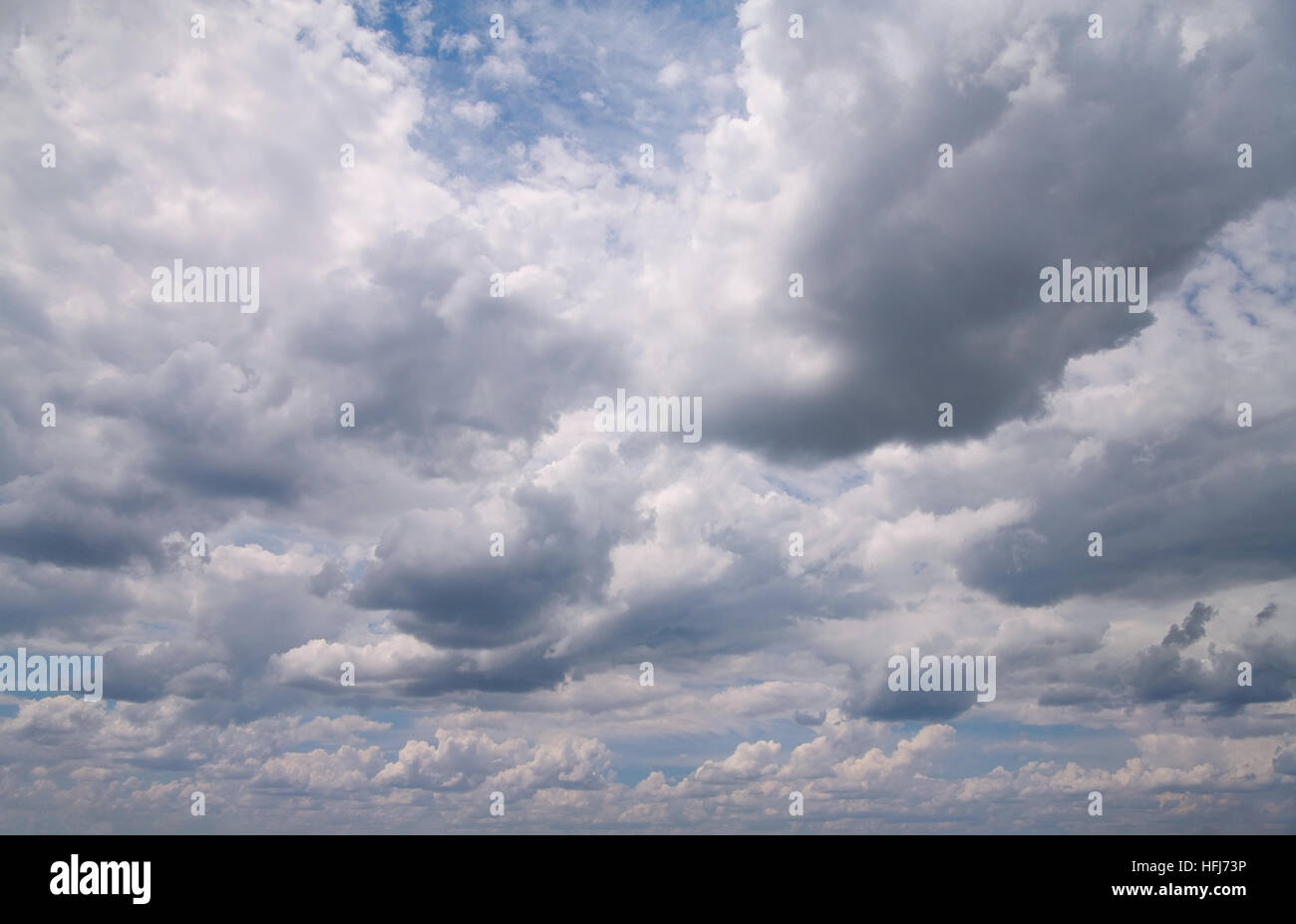 Cloudy sky on a overcast day Stock Photo - Alamy
