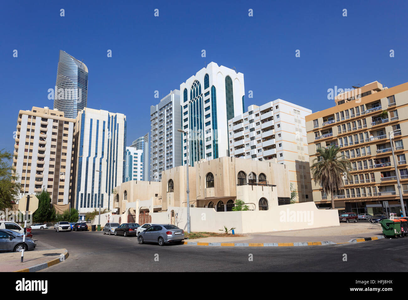 Street scenery in the city of Abu Dhabi, United Arab Emirates Stock ...