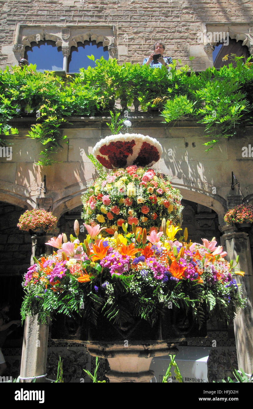 The dancing egg ("l´ou com balla" in Catalan) is an old tradition that ...