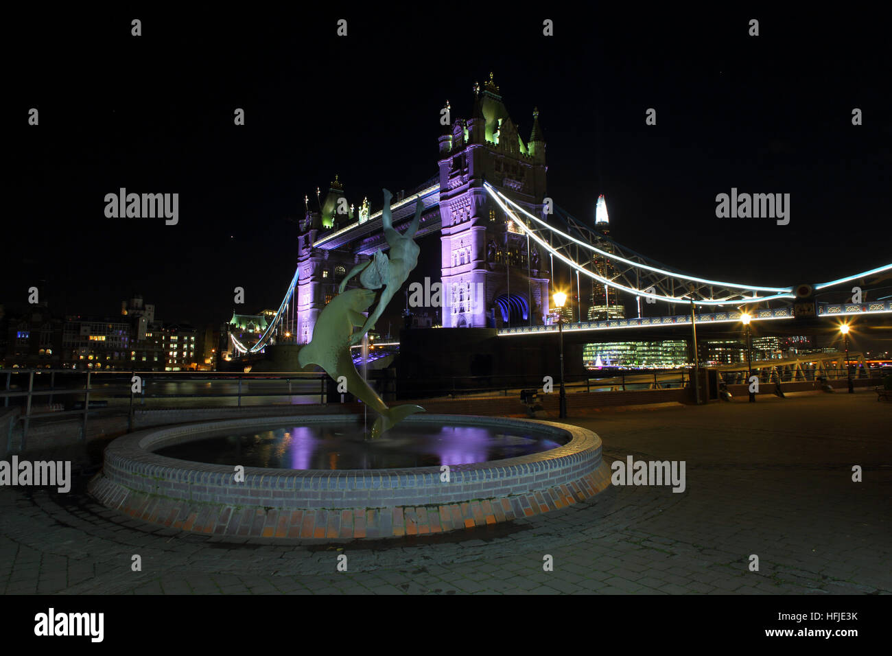Statue in fountain tower bridge hi-res stock photography and images - Alamy