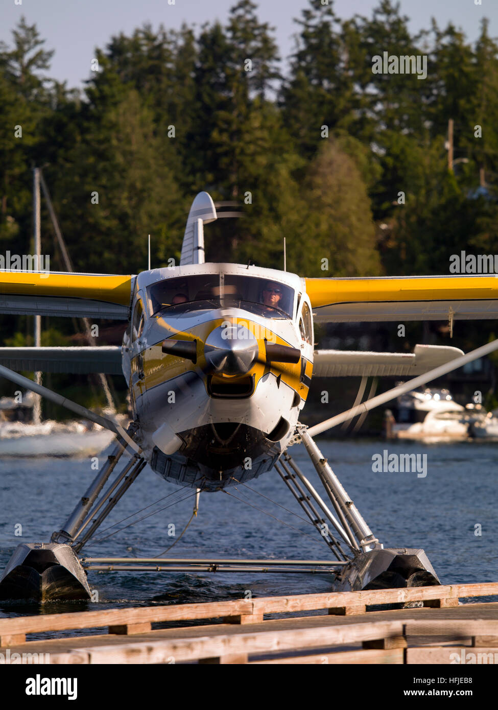 Docking floatplane hi-res stock photography and images - Alamy