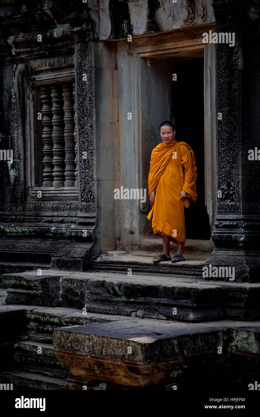 Friendly monks people hi-res stock photography and images - Alamy