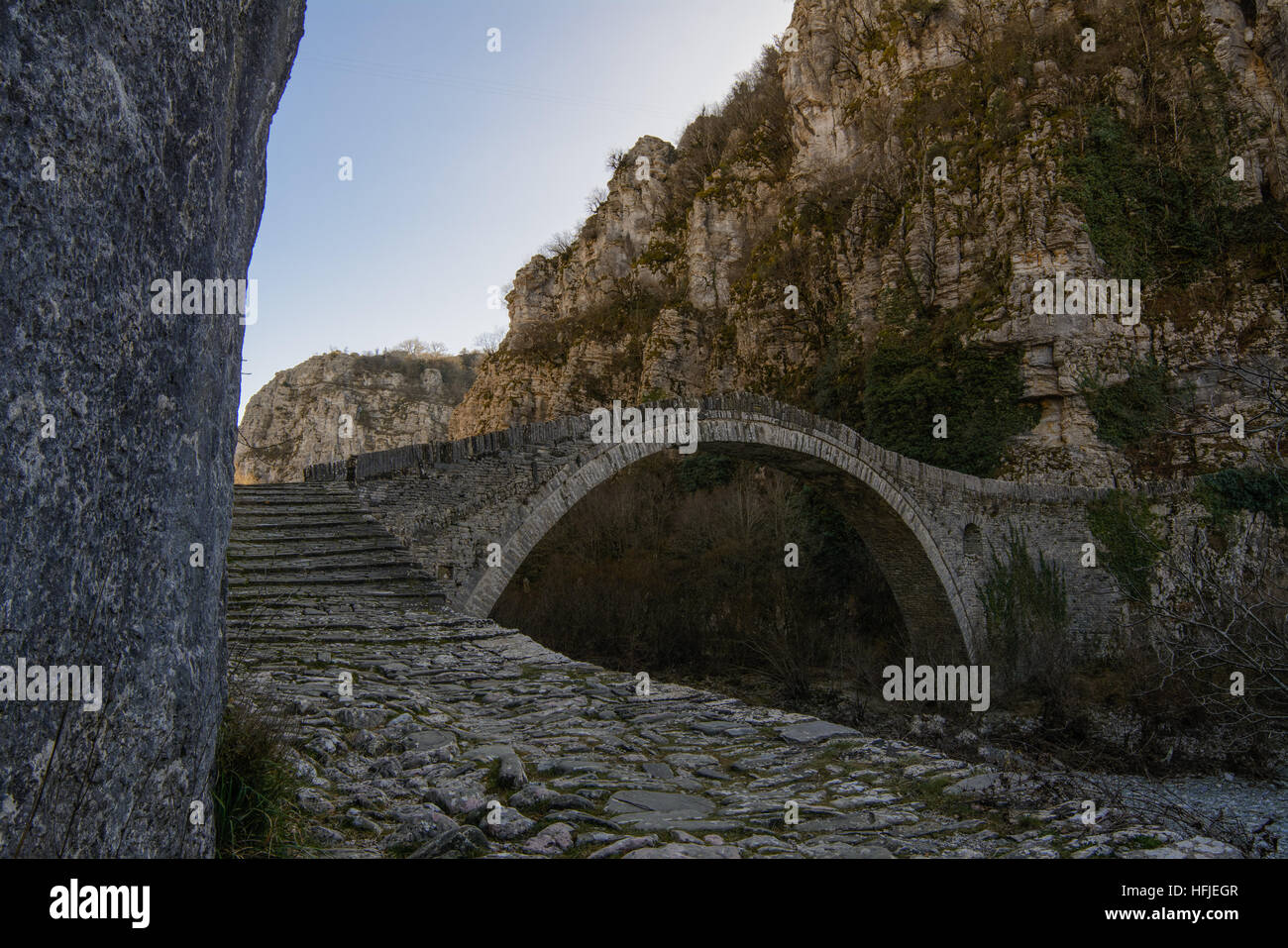 Kokkori stone bridge in Zagorochoria, Greece Stock Photo - Alamy