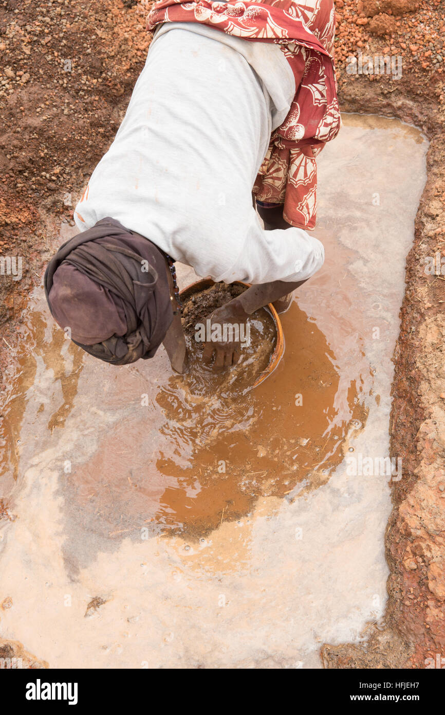 Sanana mine, Guinea, 2nd May 2015; Mariam Conde, mother of 6, collects ...