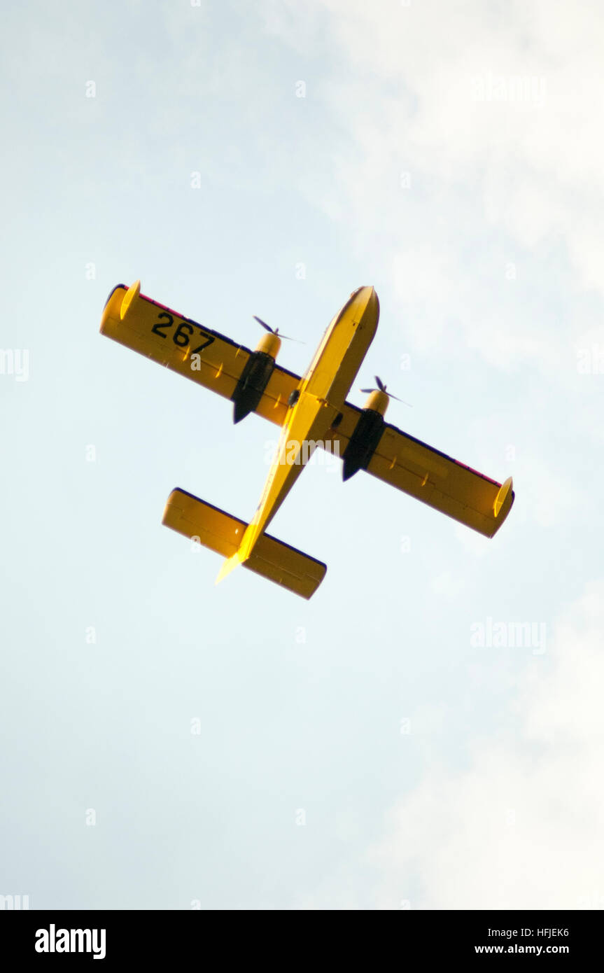Float plane flying hi-res stock photography and images - Alamy