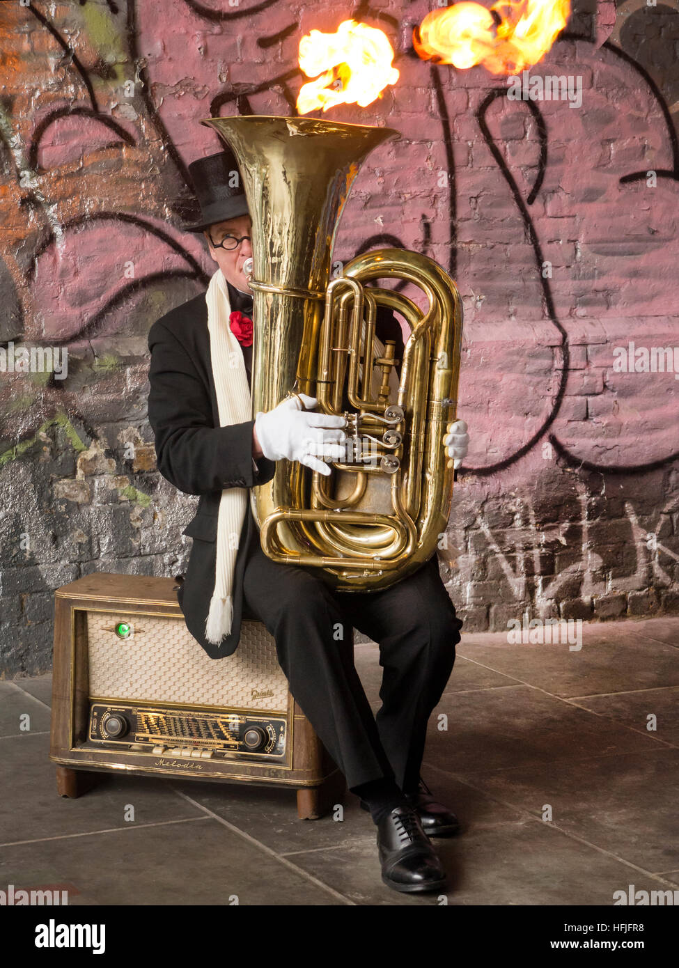 Busker hi-res stock photography and images - Alamy