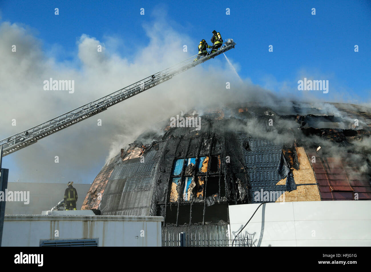 A fire breaks out in the Auditorium Albergotti Pineta Sacchetti in Rome ...