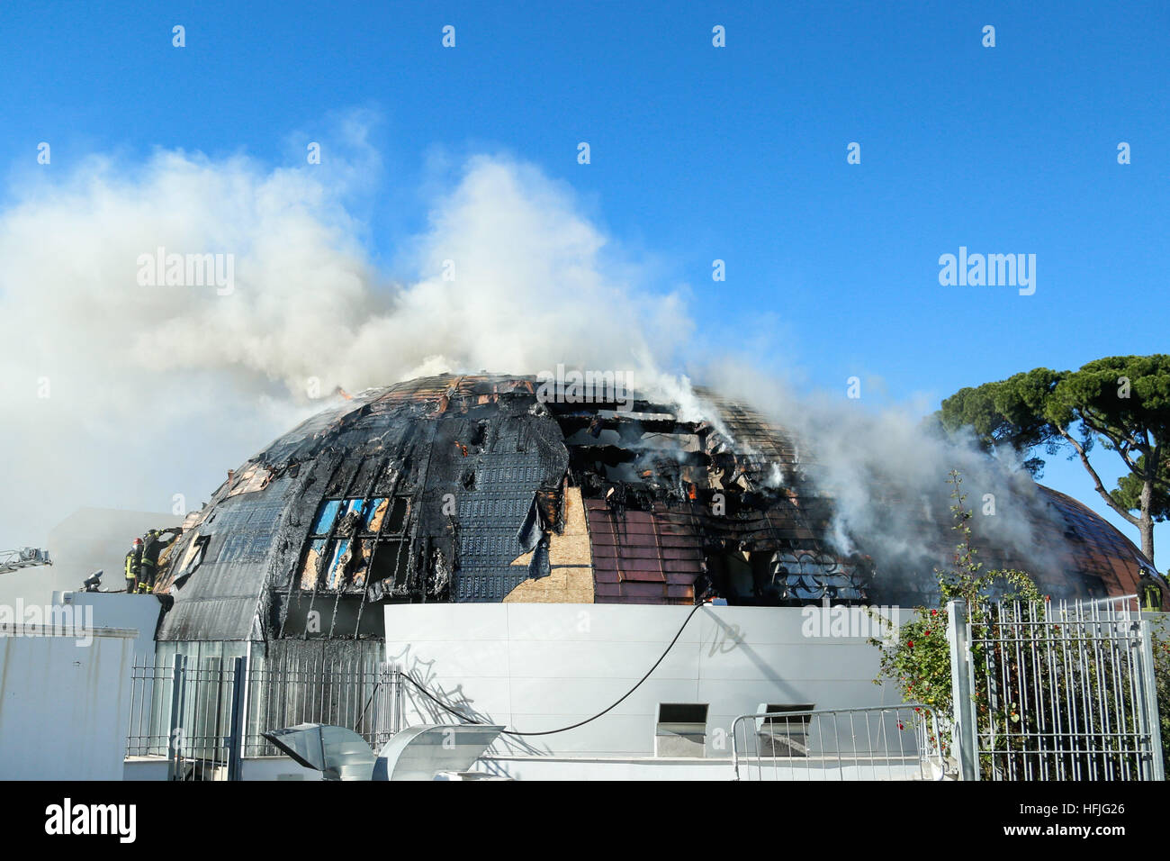 A fire breaks out in the Auditorium Albergotti Pineta Sacchetti in Rome ...