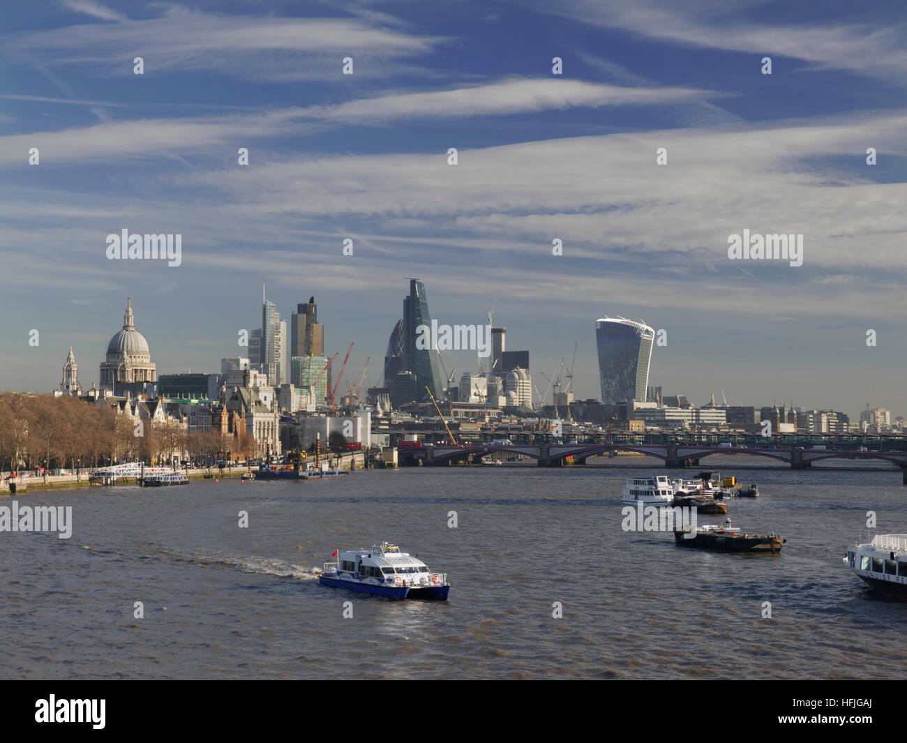 Rb1 thames clipper river boat hi-res stock photography and images - Alamy