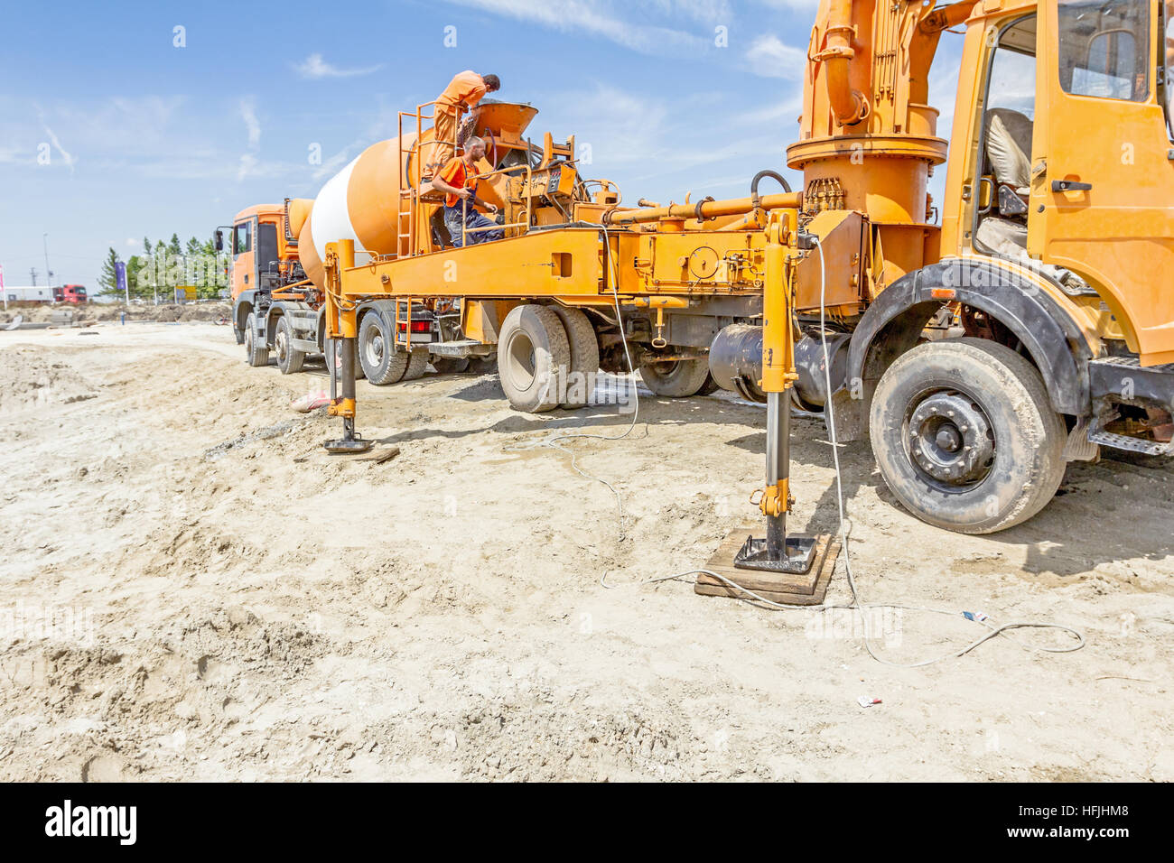 Concrete casting machine hi-res stock photography and images - Alamy