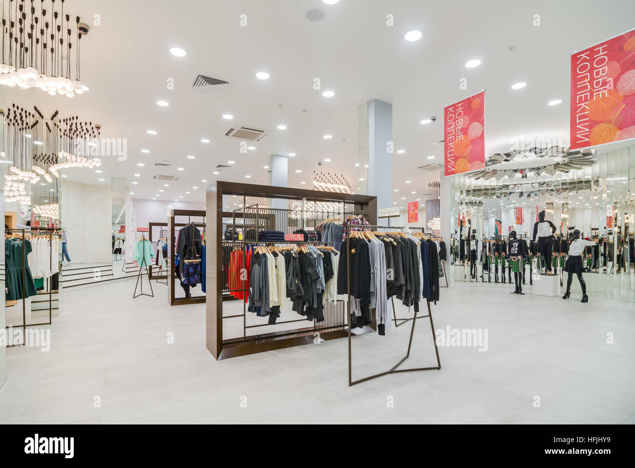 Modern store in shopping mall Stock Photo - Alamy