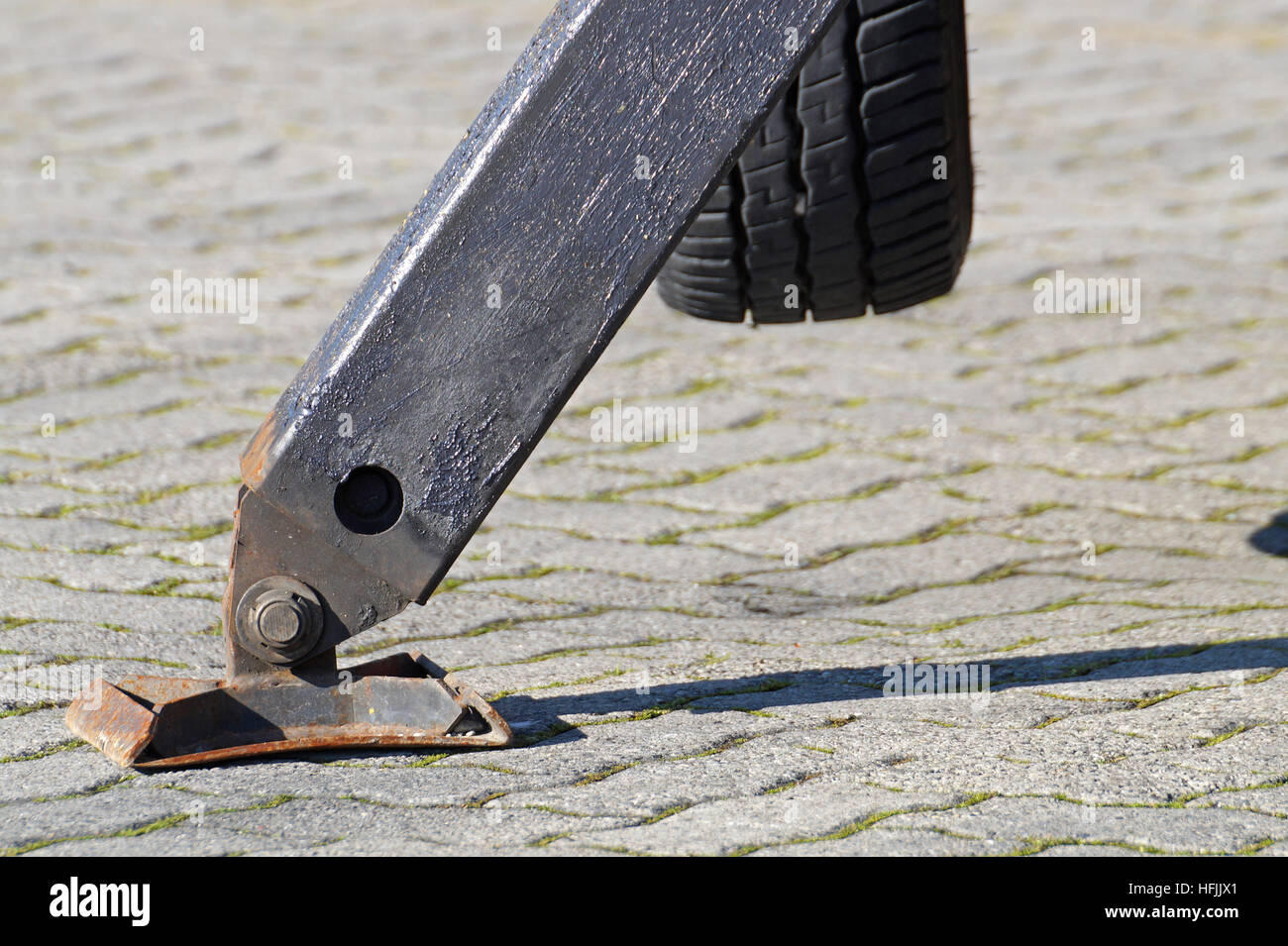 Extended side hydraulic outrigger to increase crane stability until is ...