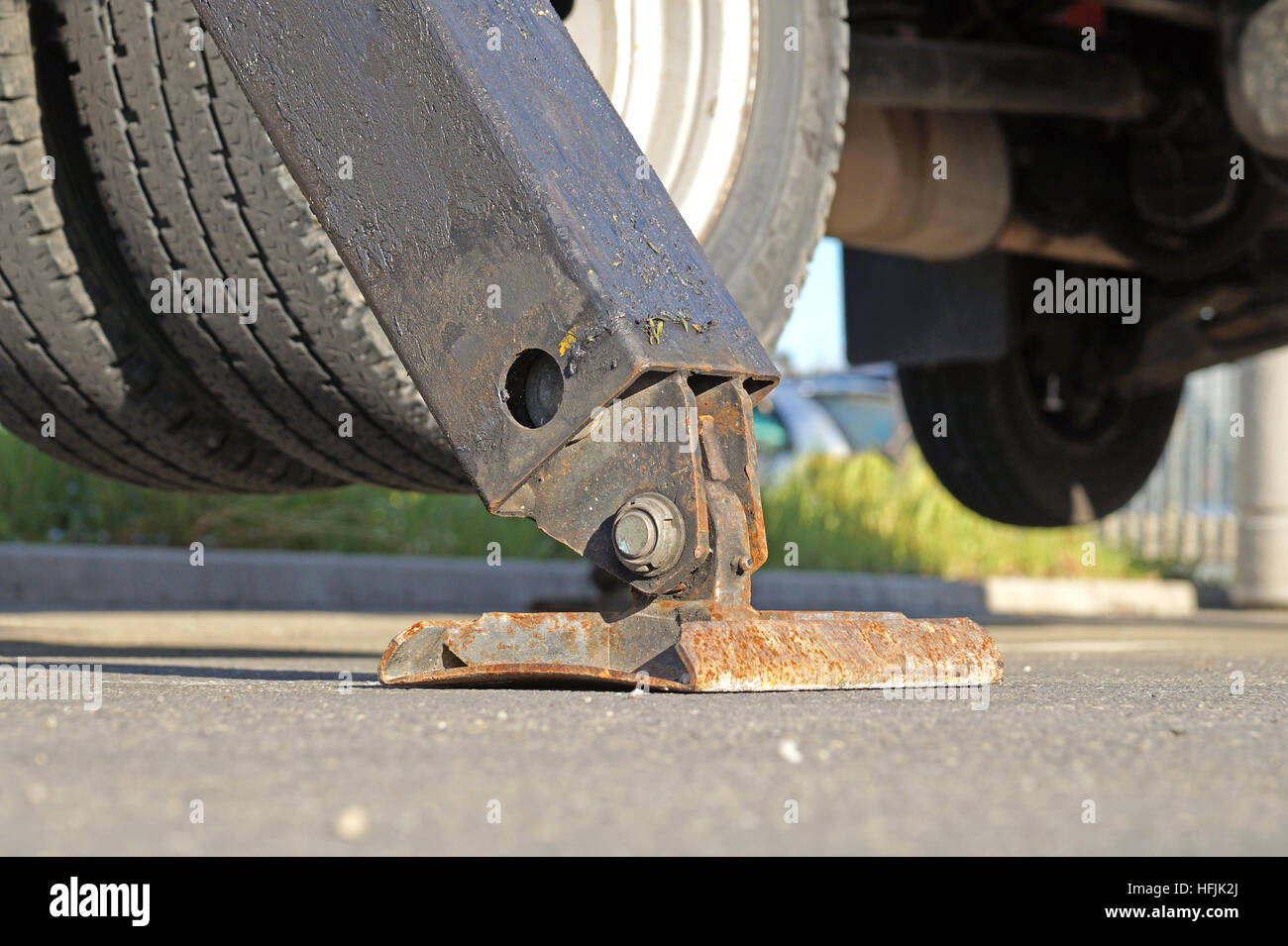 Crane outrigger hi-res stock photography and images - Alamy