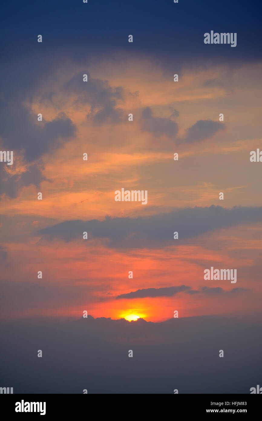 Sunset sky with beautiful cloud formation Stock Photo - Alamy
