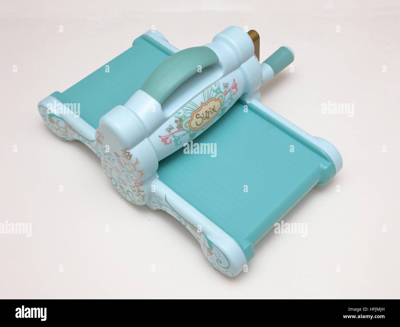 Sizzix Big Shot craft tool for embossing and cutting card and paper ...