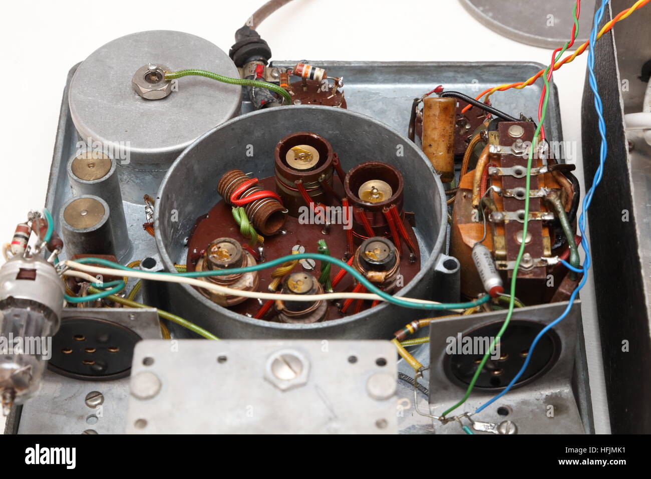 AVO All Wave Oscillator Signal Generator. Wireless engineer's workshop ...
