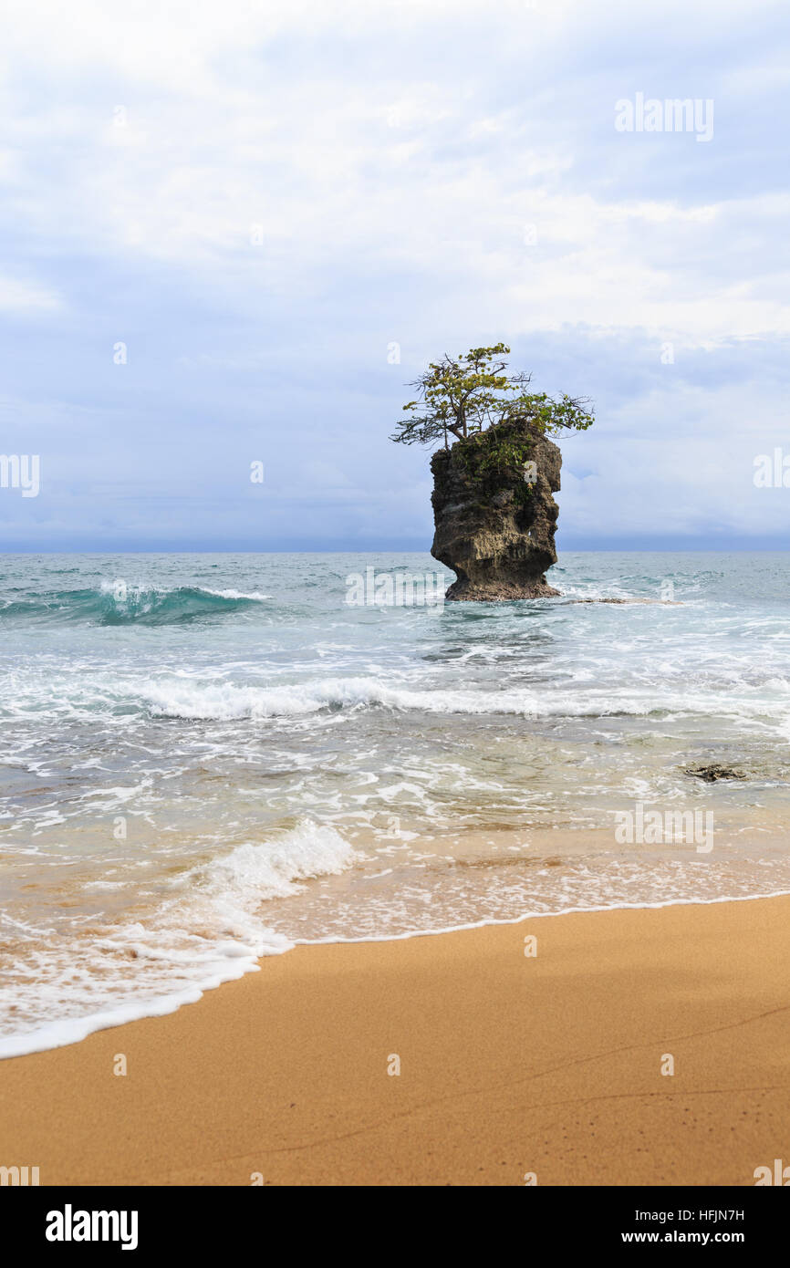 Islet rock formation stack manzanillo hi-res stock photography and ...