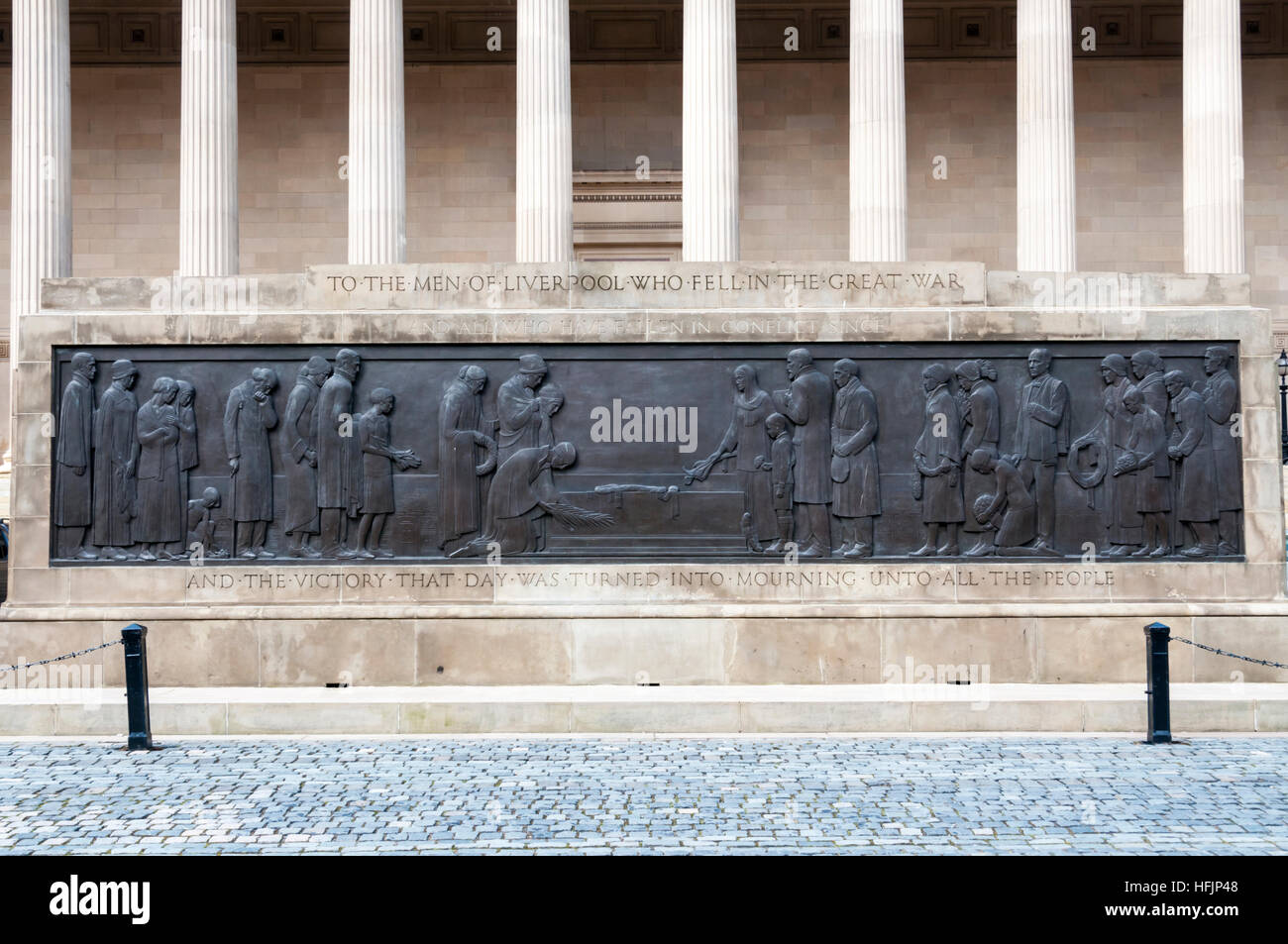 Liverpool Cenotaph war memorial outside St George's Hall, Liverpool ...