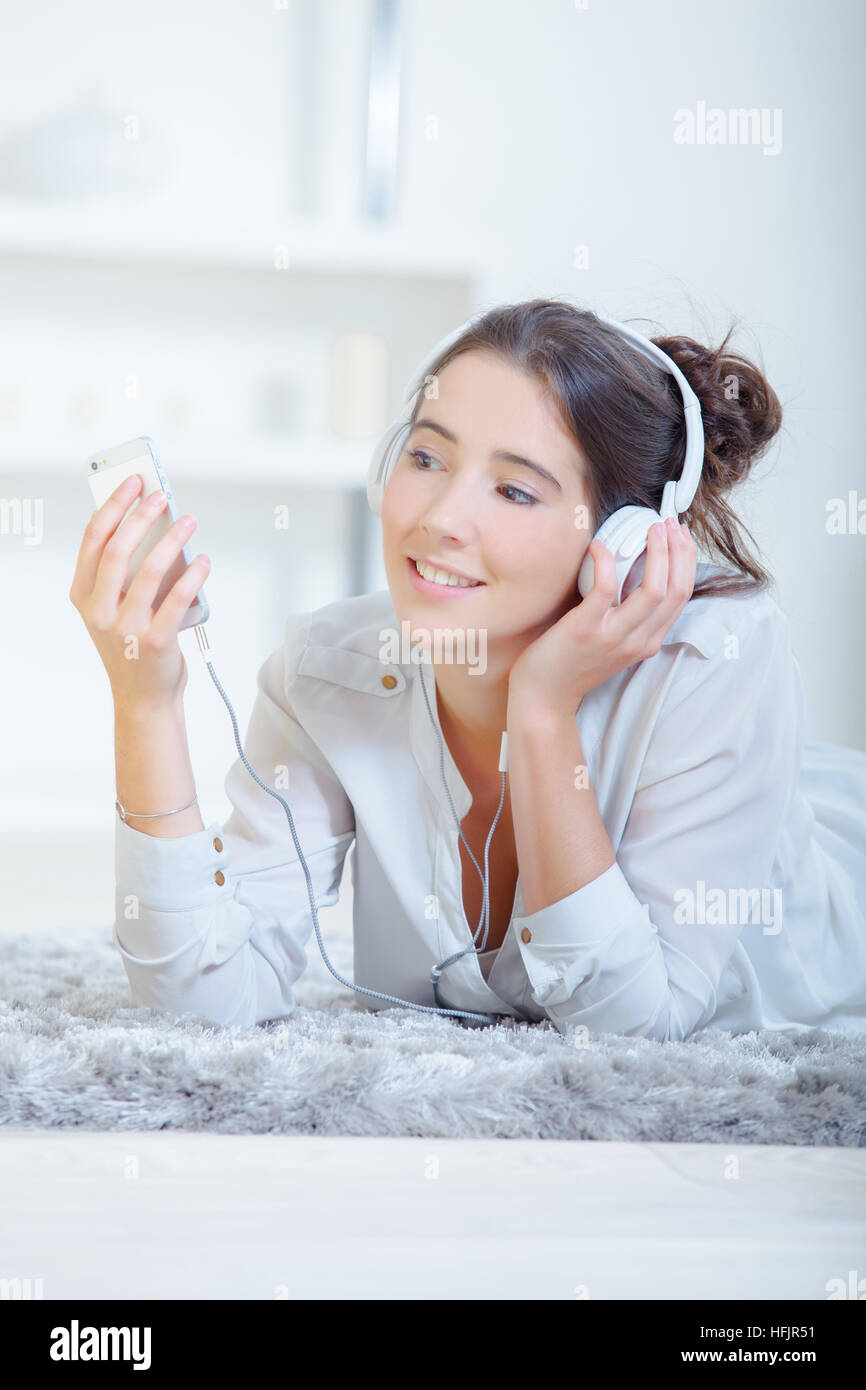 listening to music Stock Photo - Alamy