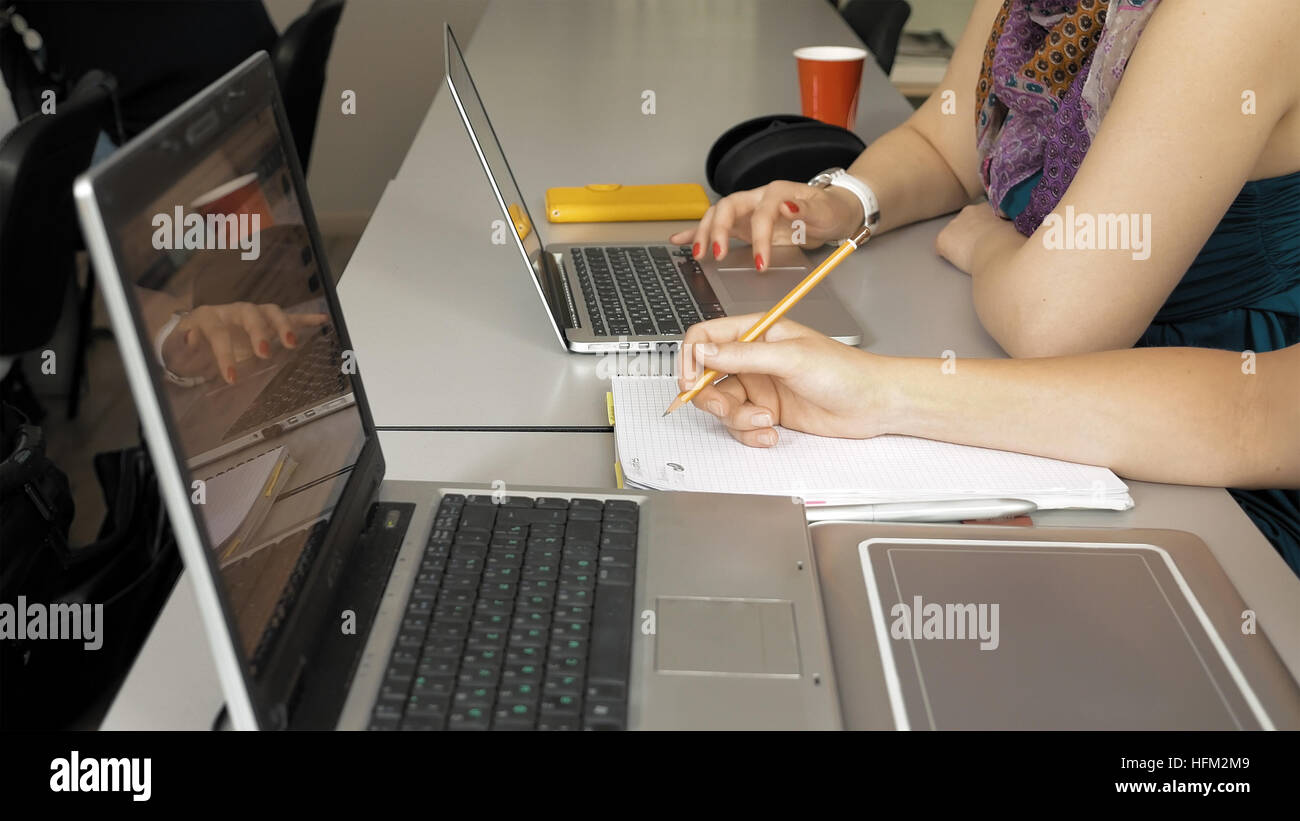 Girls with laptops hi-res stock photography and images - Alamy