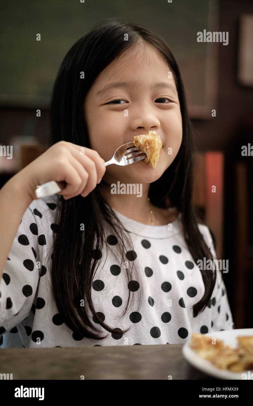 Kid snack hi-res stock photography and images - Alamy