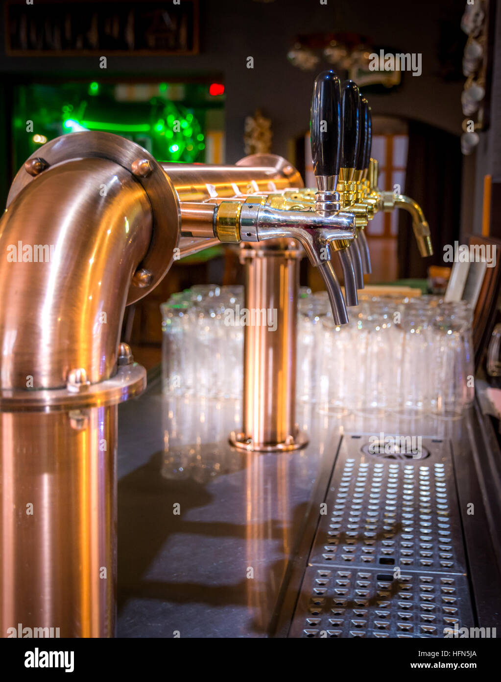 Bar pub draught hi-res stock photography and images - Alamy