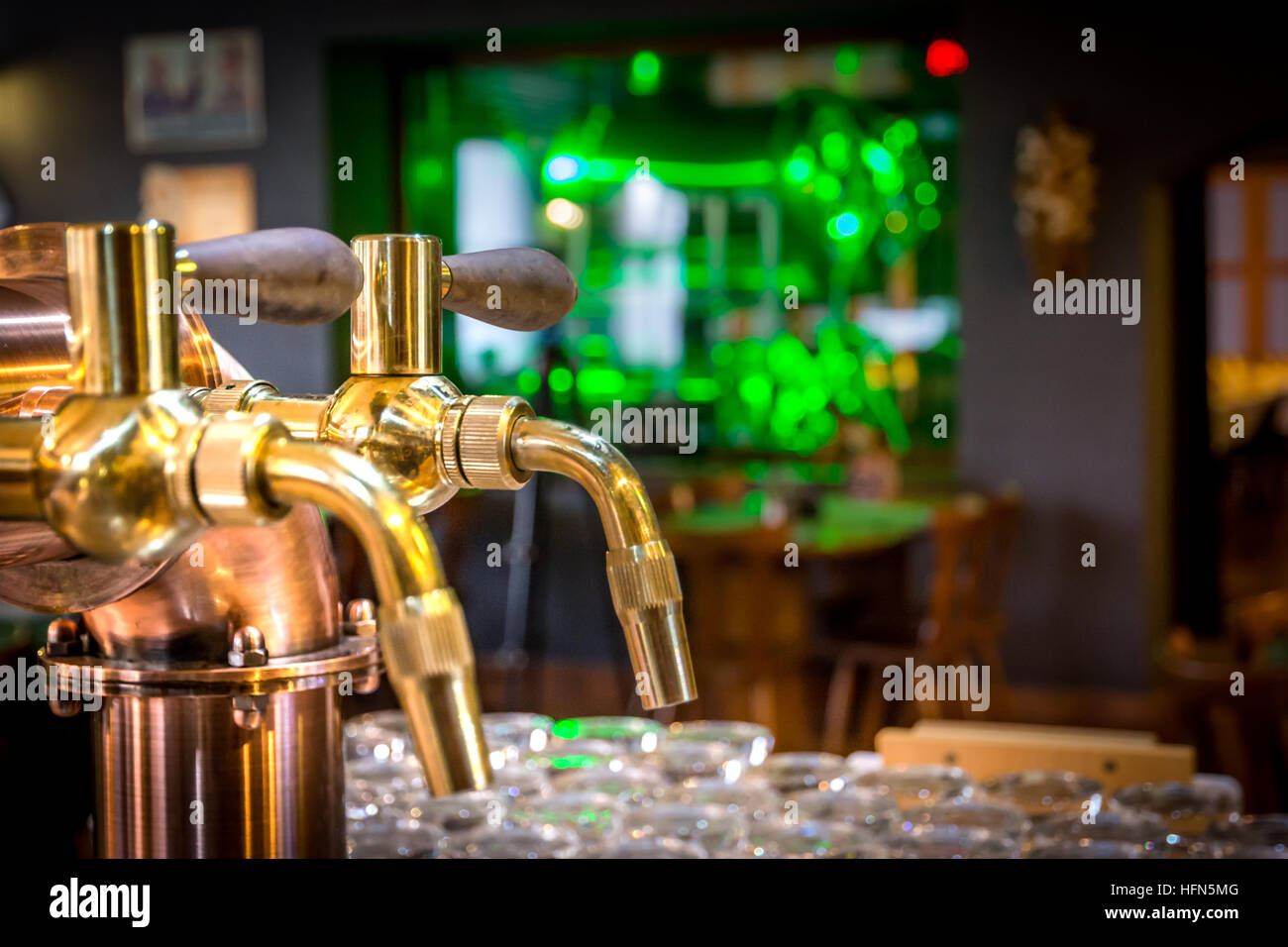 Draught bar hi-res stock photography and images - Alamy