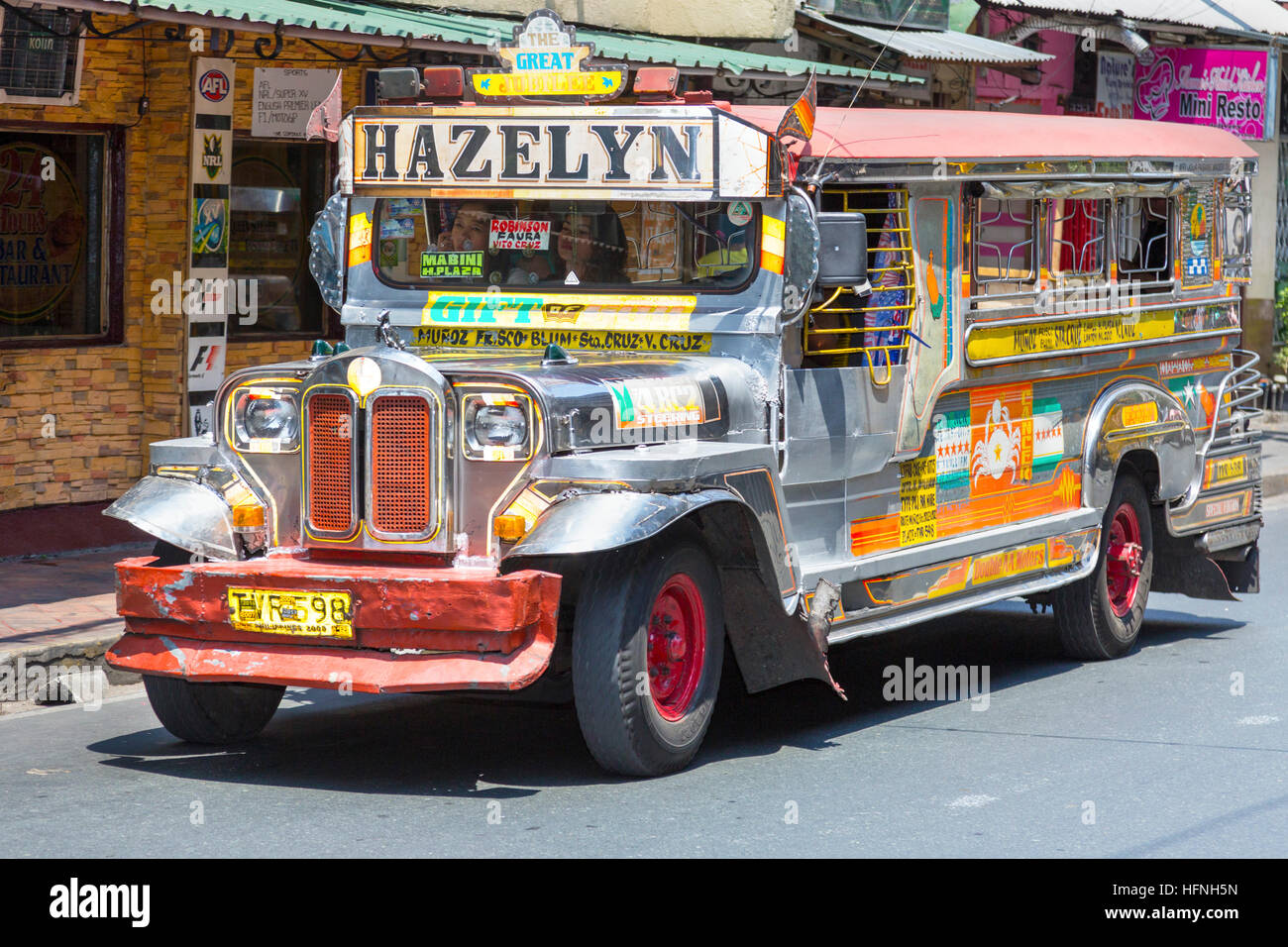 Jeepney traffic manila philippines hi-res stock photography and images ...