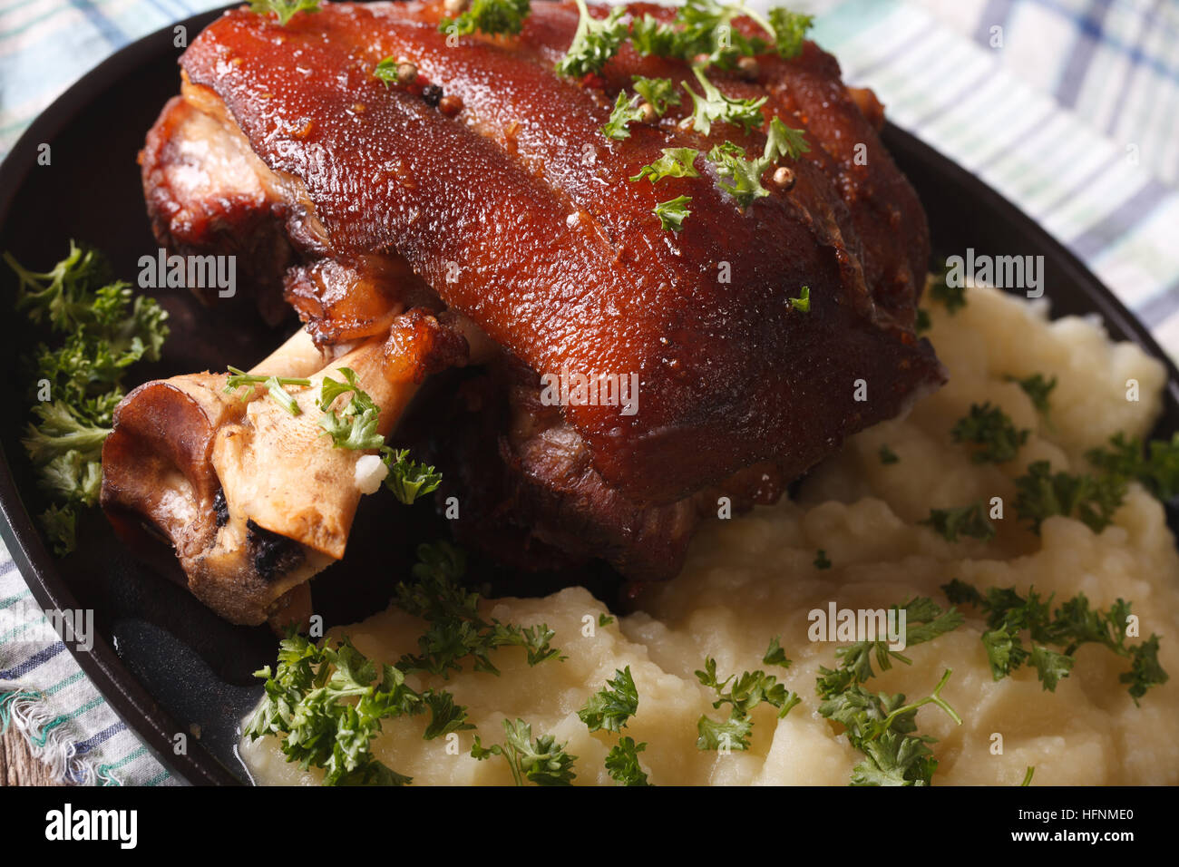 Roasted leg of lamb and roast potatoes hi-res stock photography and ...