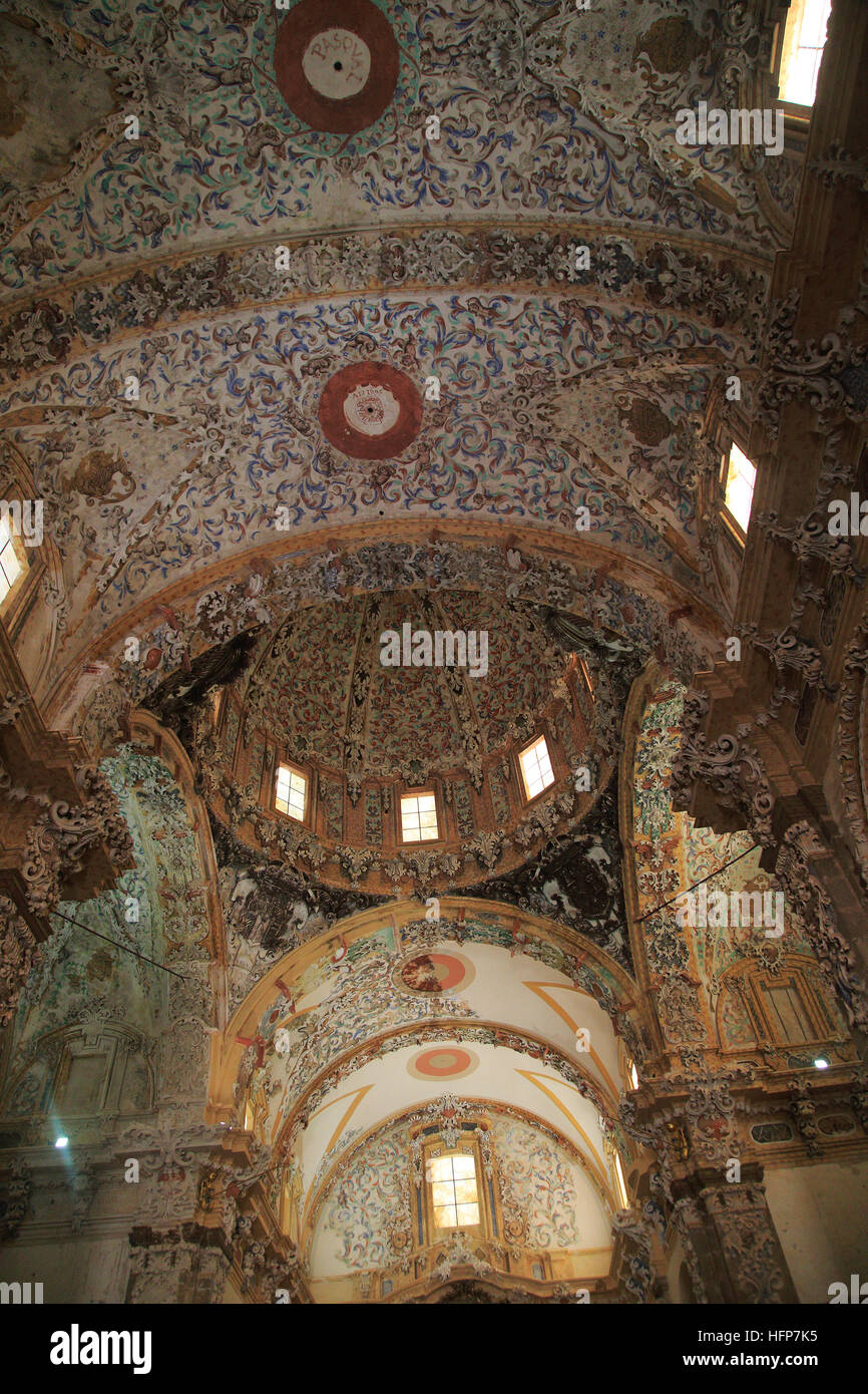 Spanish church interior domed ceiling hi-res stock photography and ...
