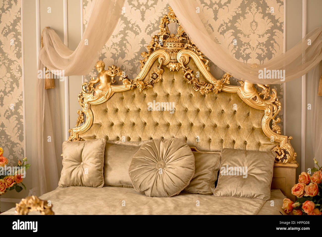 Royal bedroom interior Stock Photo - Alamy