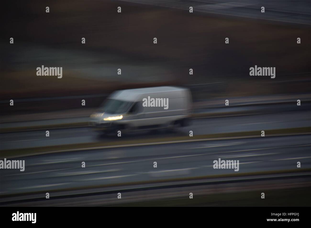 White bus hi-res stock photography and images - Alamy