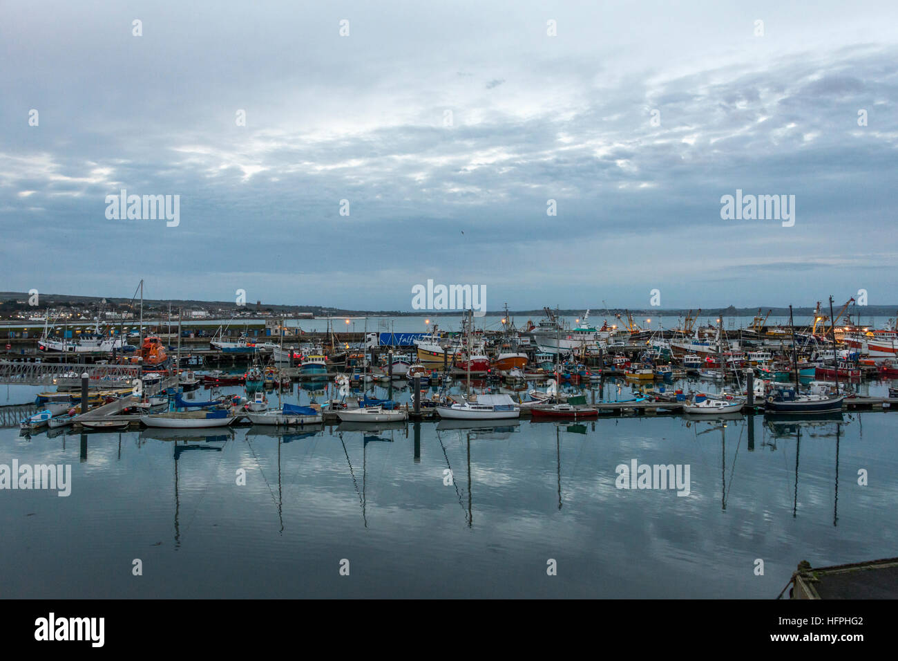 Newlyn pier hi-res stock photography and images - Alamy