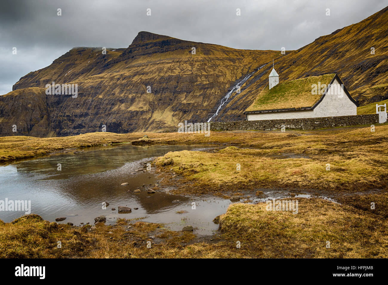 Saksun church, grass roofed church with reflection at Saksun ancient ...