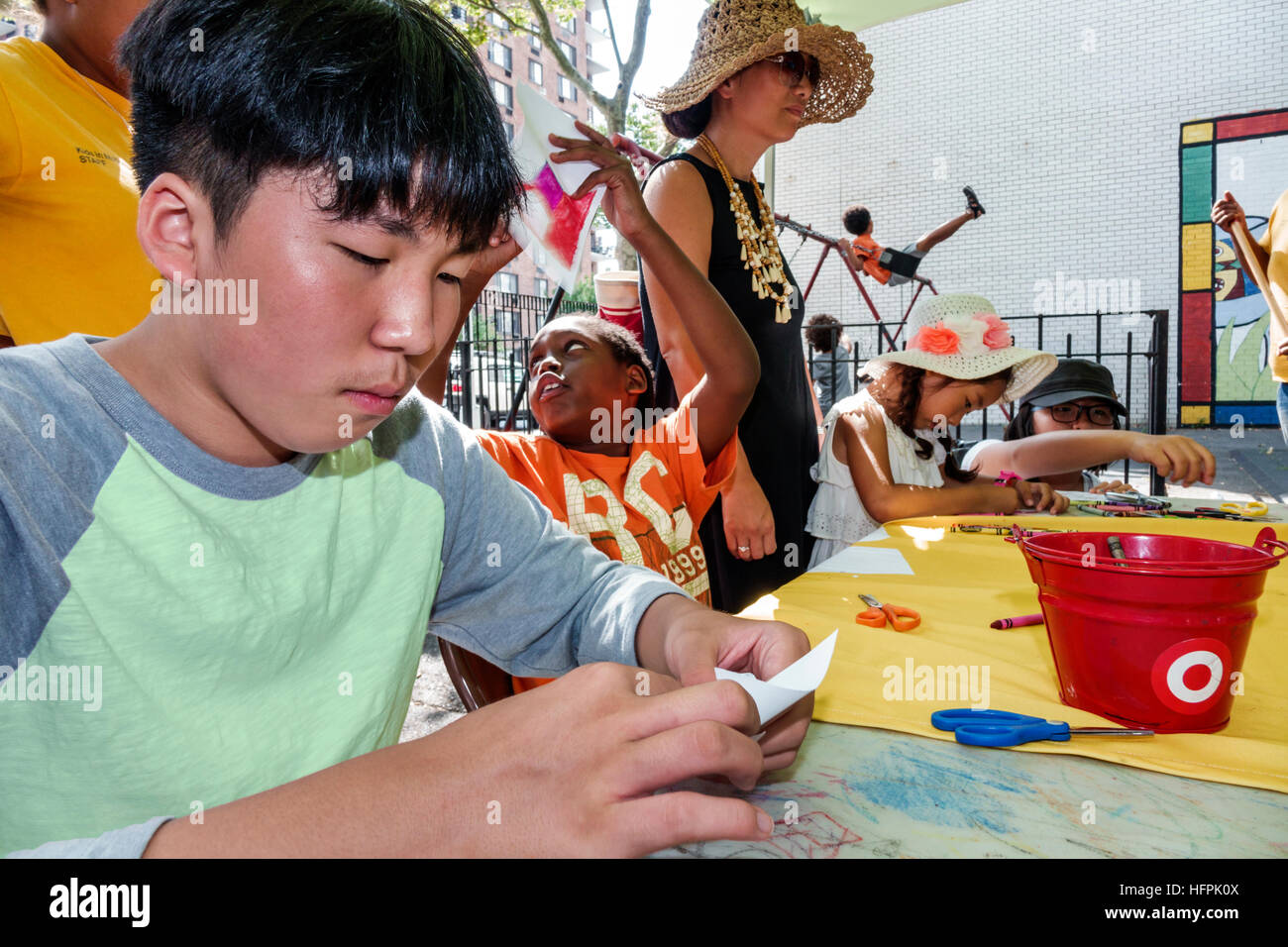 Asian americans crafts hi-res stock photography and images - Alamy