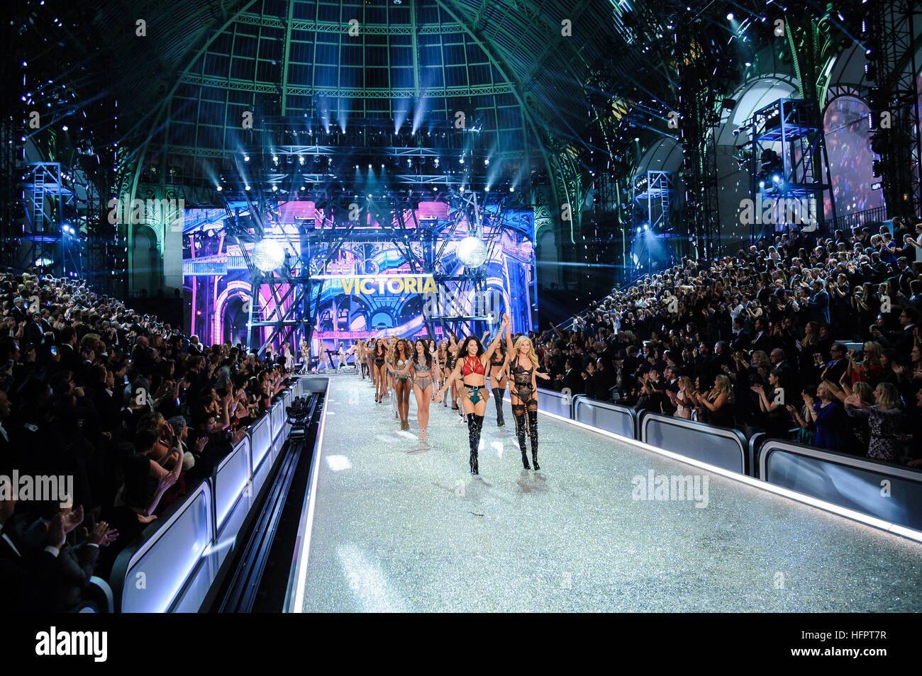 2016 Victoria's Secret Fashion Show at the Grand Palais Featuring ...