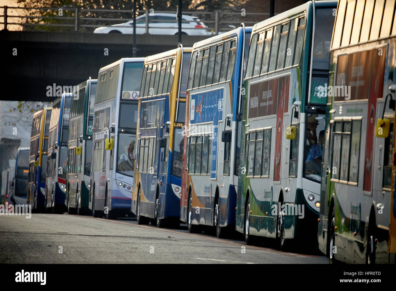 line buses oxford road MANCHESTER QUEUE many crowded lots Bus buses ...