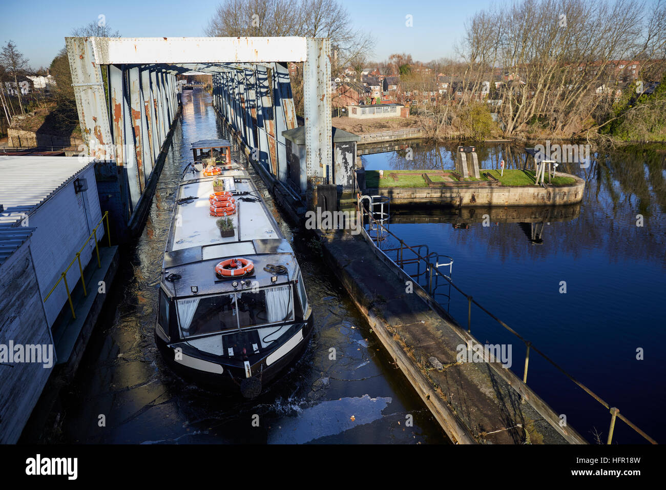 Manchester Ship Canal Barton Swing Aqueduct moveable navigable aqueduct ...