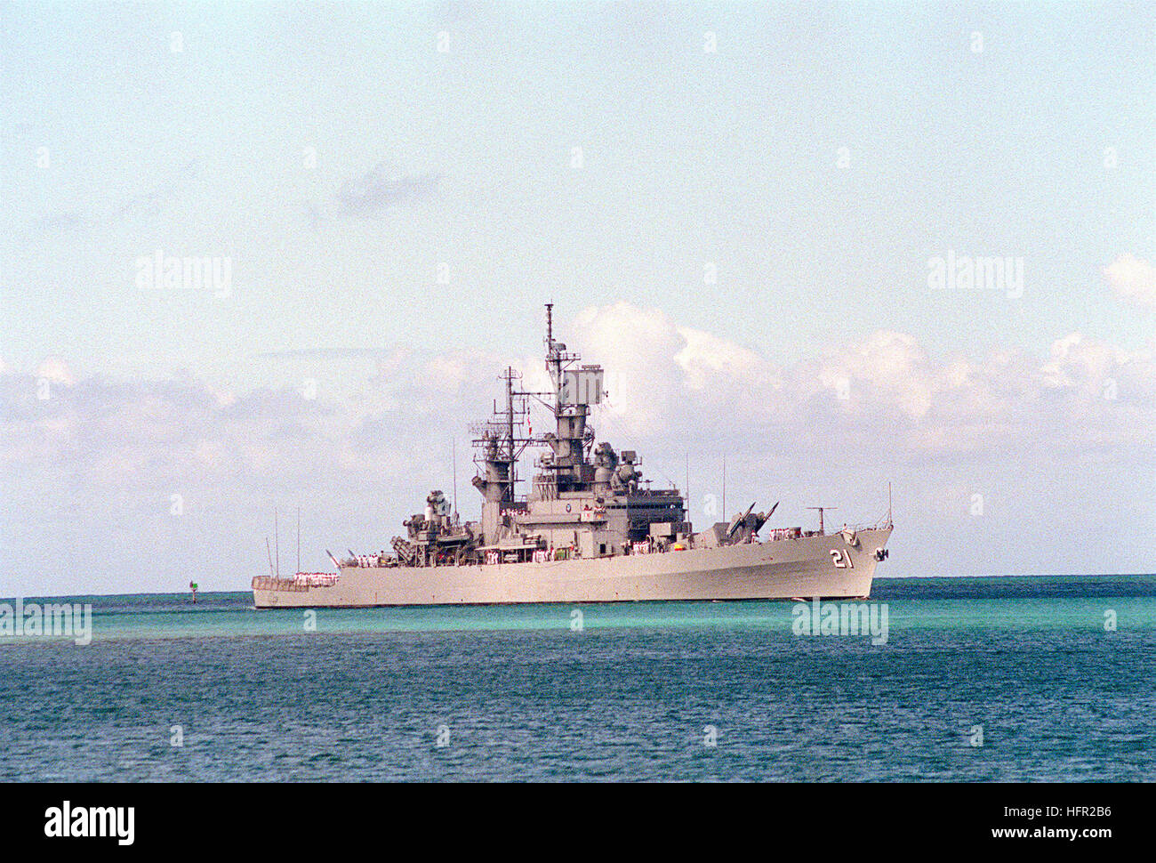 A starboard bow view of the guided missile cruiser USS GRIDLEY (CG-21 ...