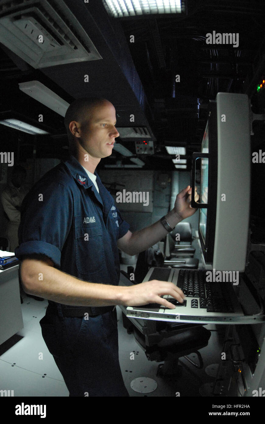 080805-N-4995K-095 PACIFIC OCEAN (Aug. 5, 2008) Sonar Technician ...