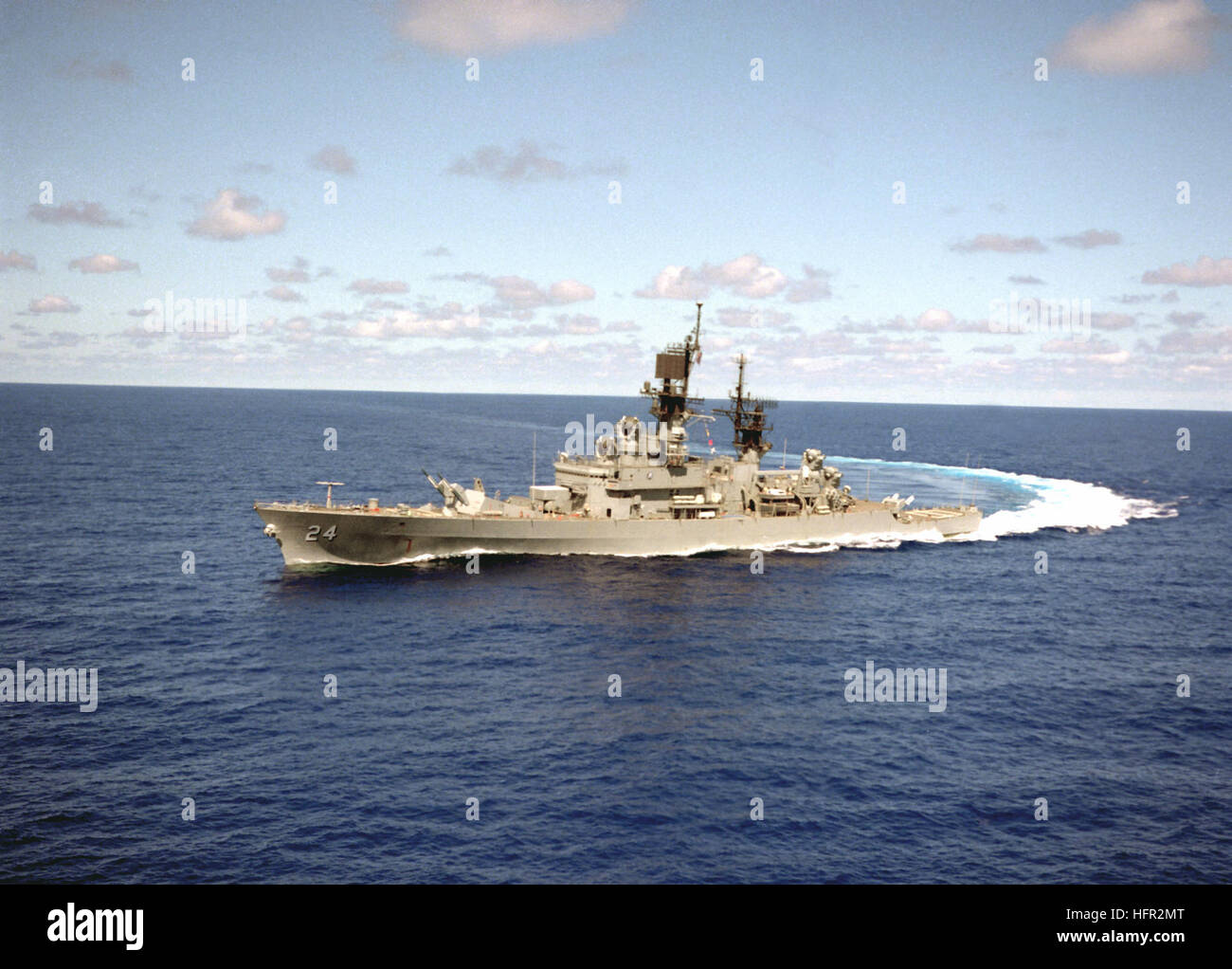 A port bow view of the guided missile cruiser USS REEVES (CG-24 ...