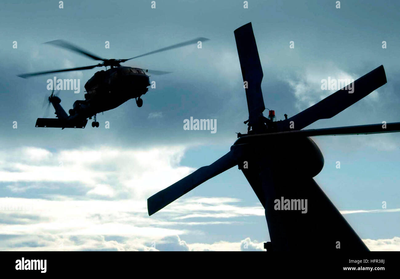 060308-N-5384B-080 Pacific Ocean (March 8, 2006) - A SH-60B Seahawk ...