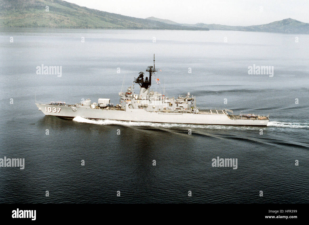 A port beam view of the frigate USS BRONSTEIN (FF-1037) underway. USS ...